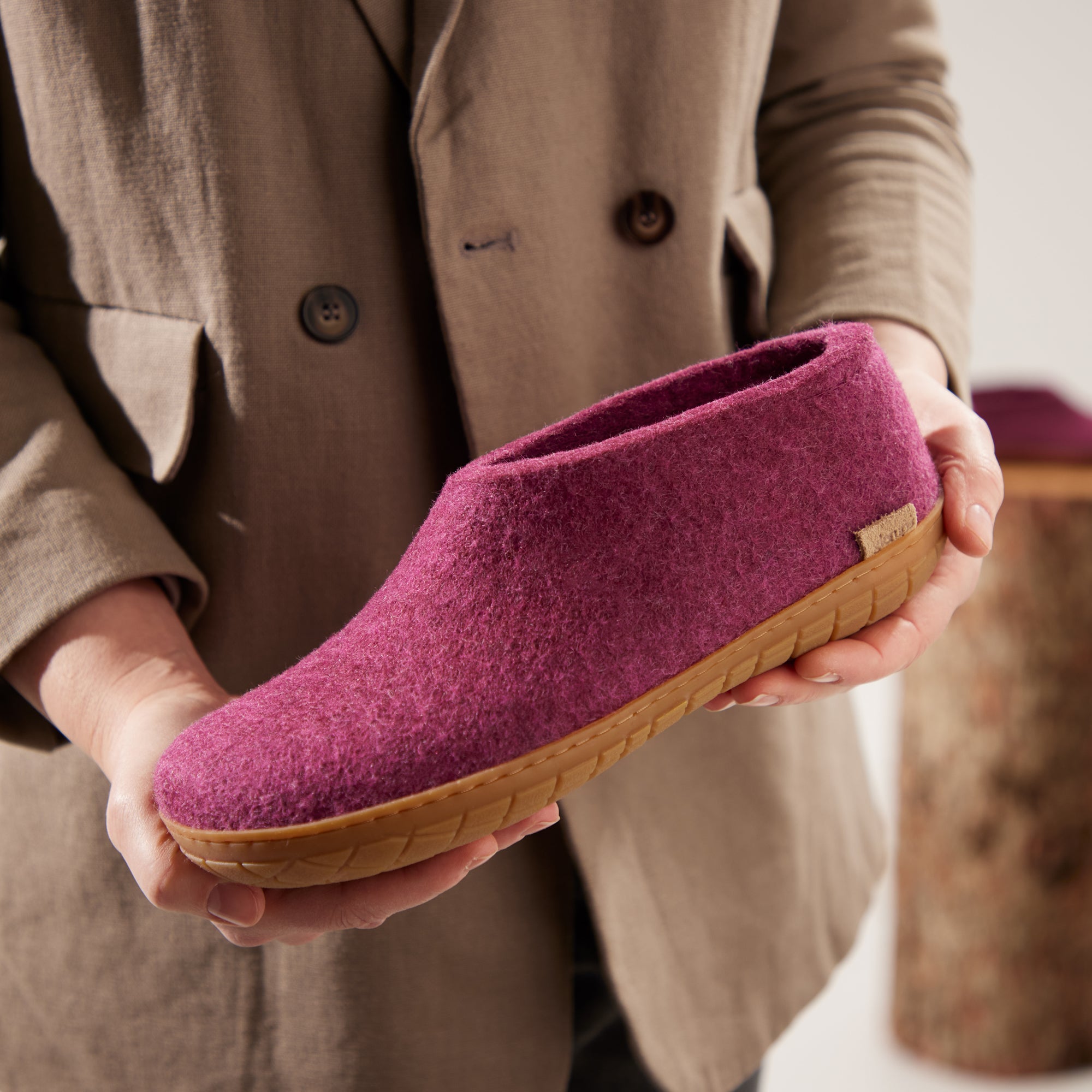 Shoe with natural rubber sole - honey - Cranberry – glerups.com